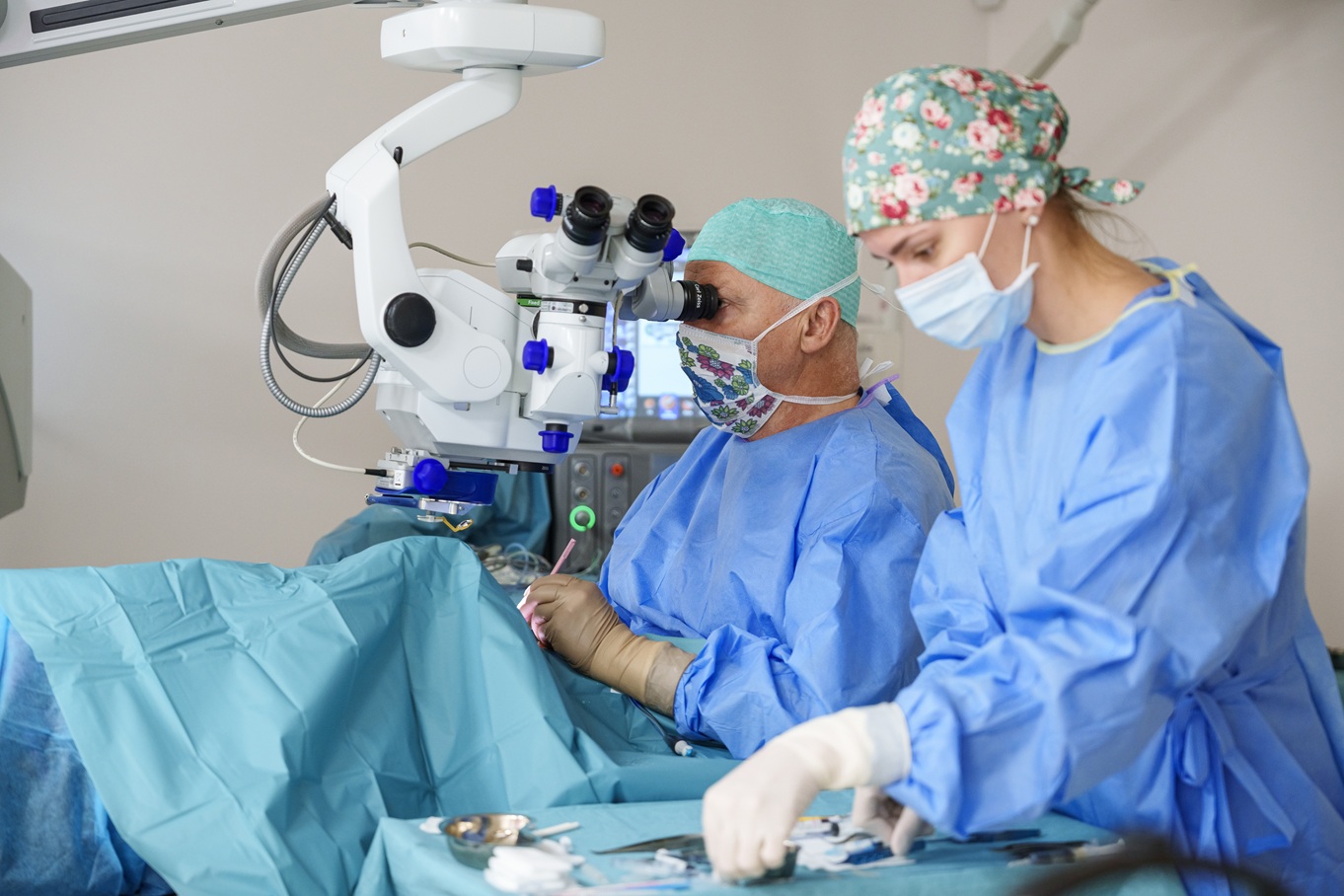 Flashes of Light or Sudden Vision Loss – When Is a Vitrectomy Needed ...